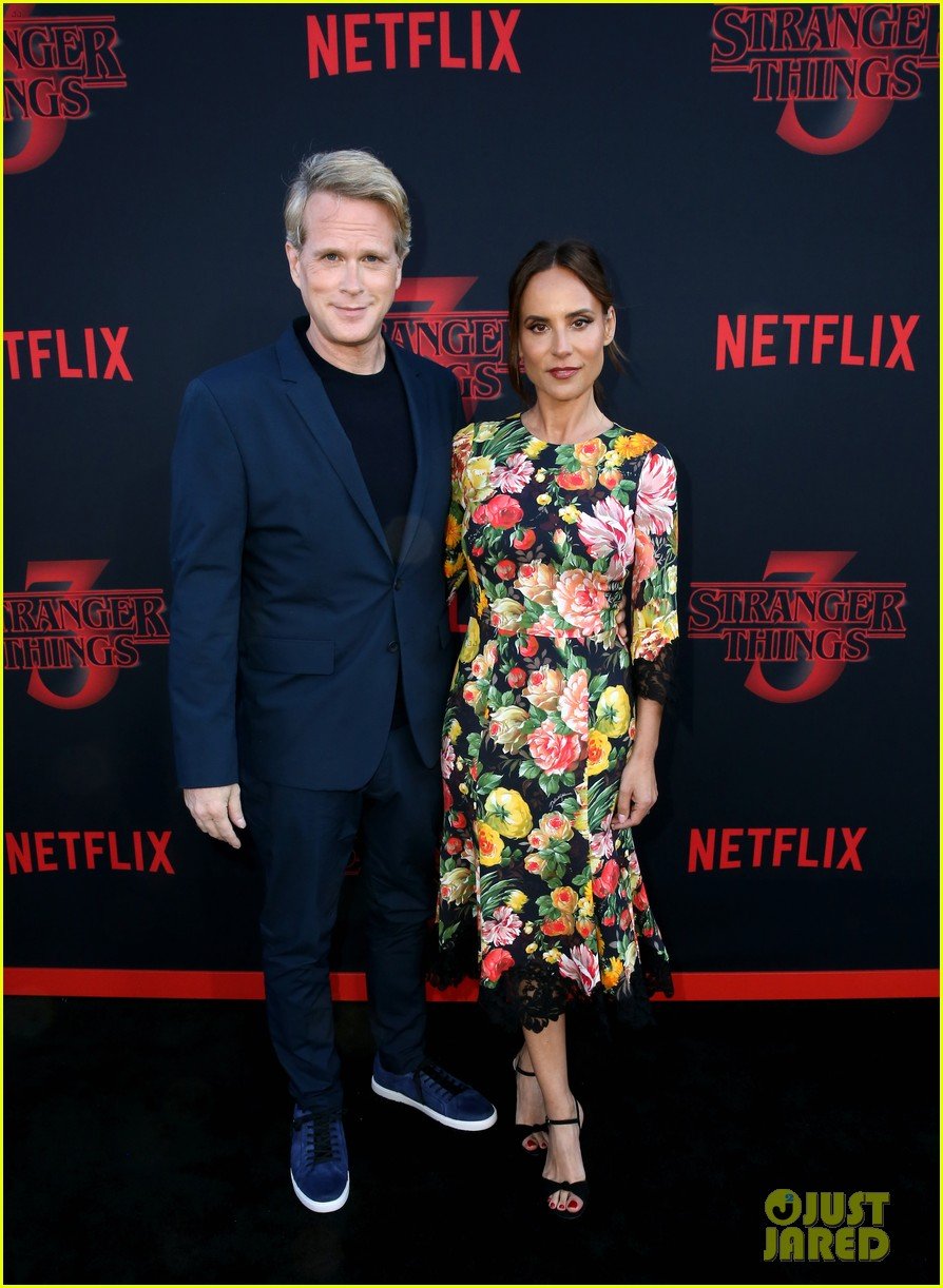 Winona Ryder & David Harbour Hug It Out at 'Stranger Things' Season 3 ...