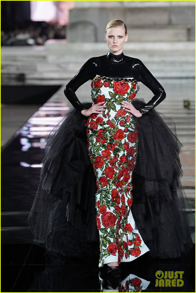 Irina Shayk Joins Top Models on the Runway for First Post-Split Event ...