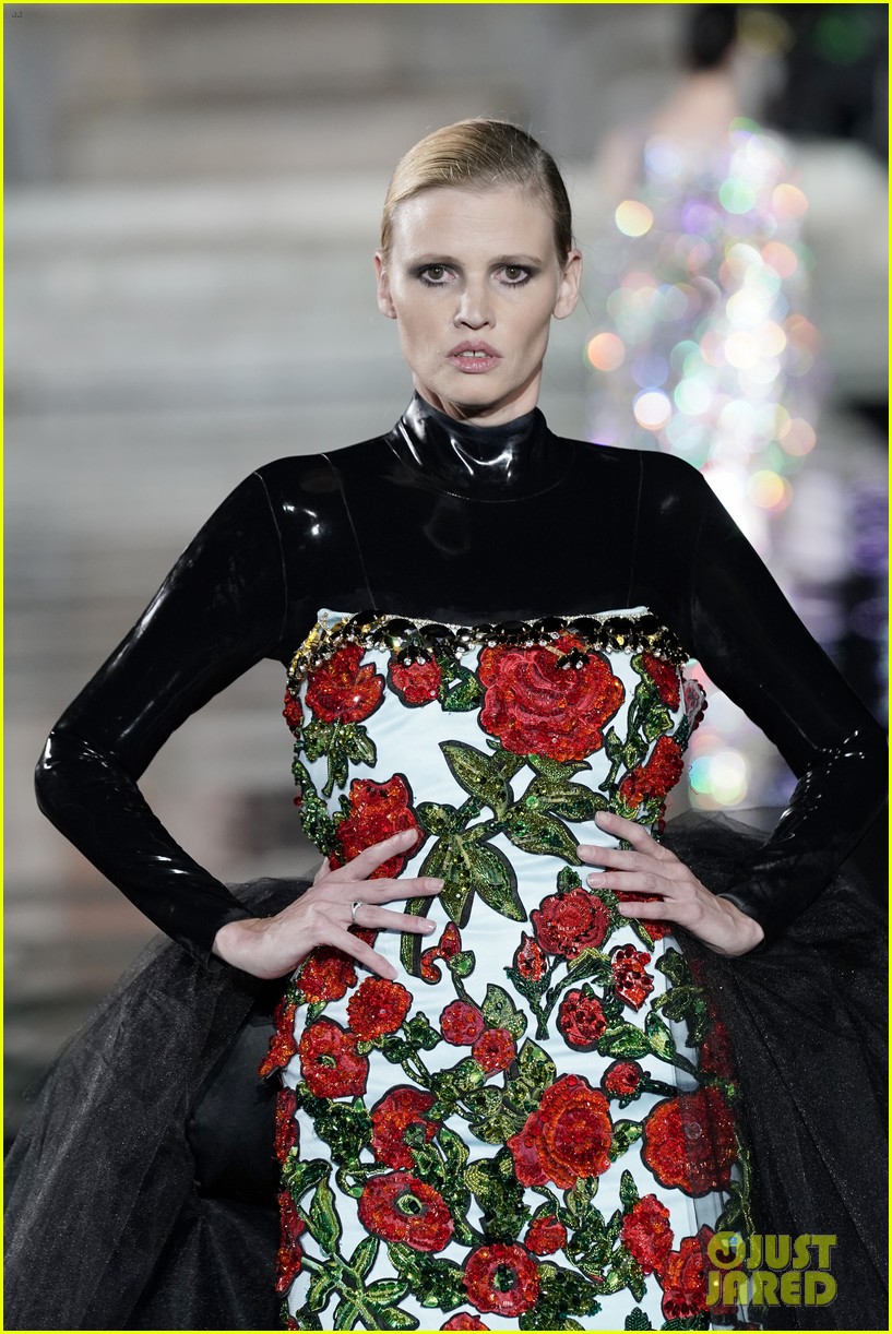 Irina Shayk Joins Top Models on the Runway for First Post-Split Event ...