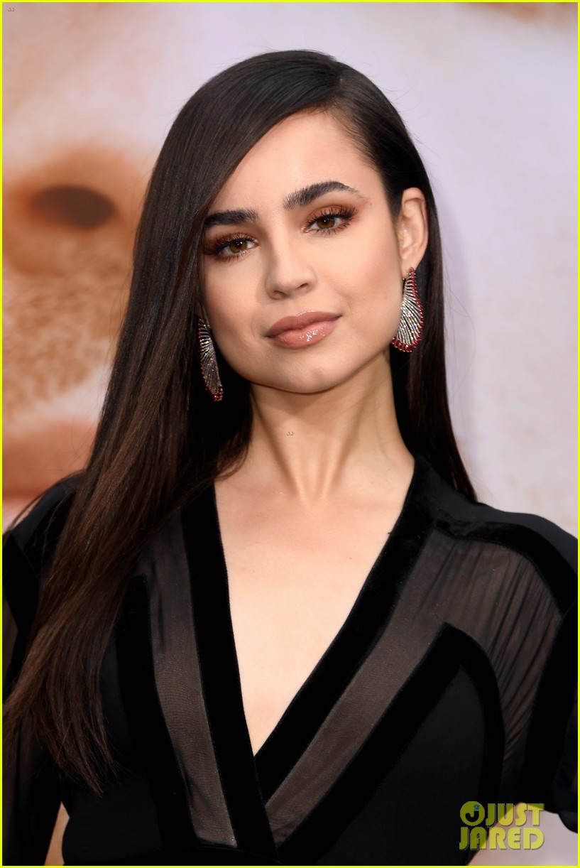 Alexandra Shipp & Chord Overstreet Support Jonas Brothers at 'Chasing ...