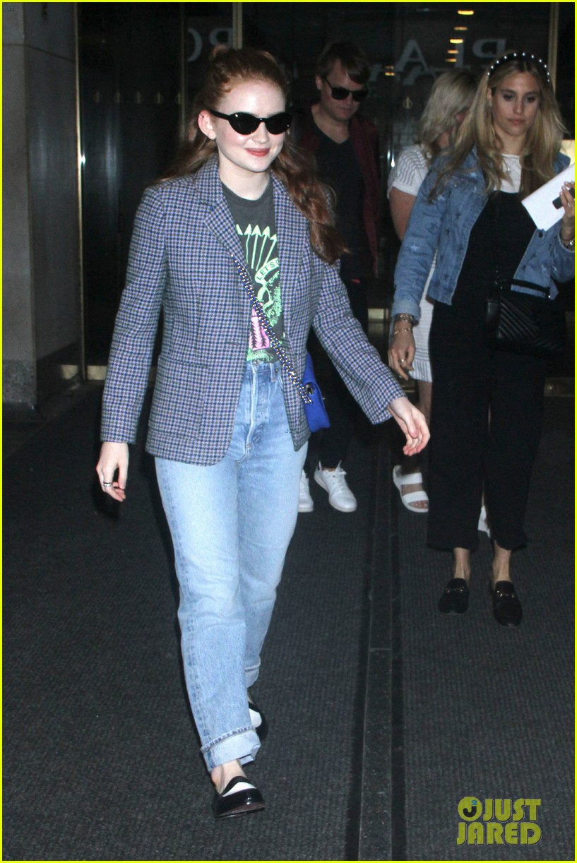 'Stranger Things' Cast Open Up About Filming Season 3 Inside a Working ...