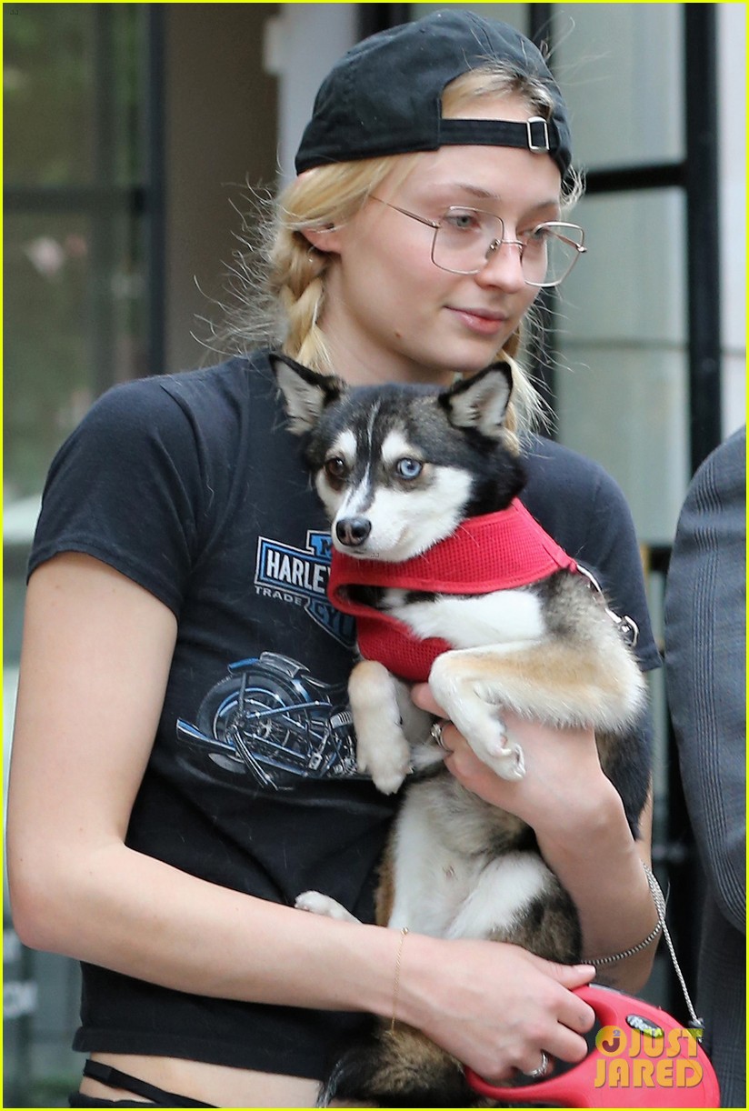 Sophie Turner Cuddles One of Her Dogs While Out in NYC: Photo 4301800 ...