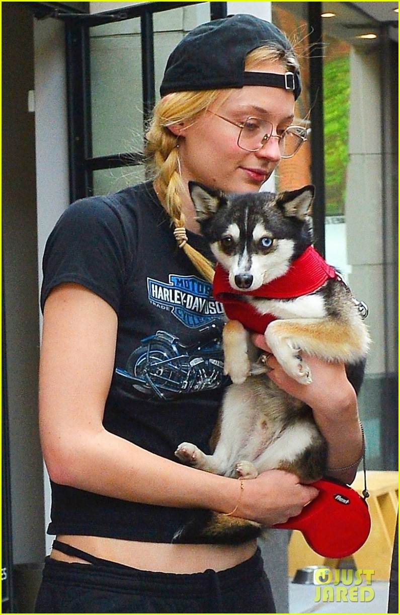 Sophie Turner Cuddles One of Her Dogs While Out in NYC: Photo 4301802 ...