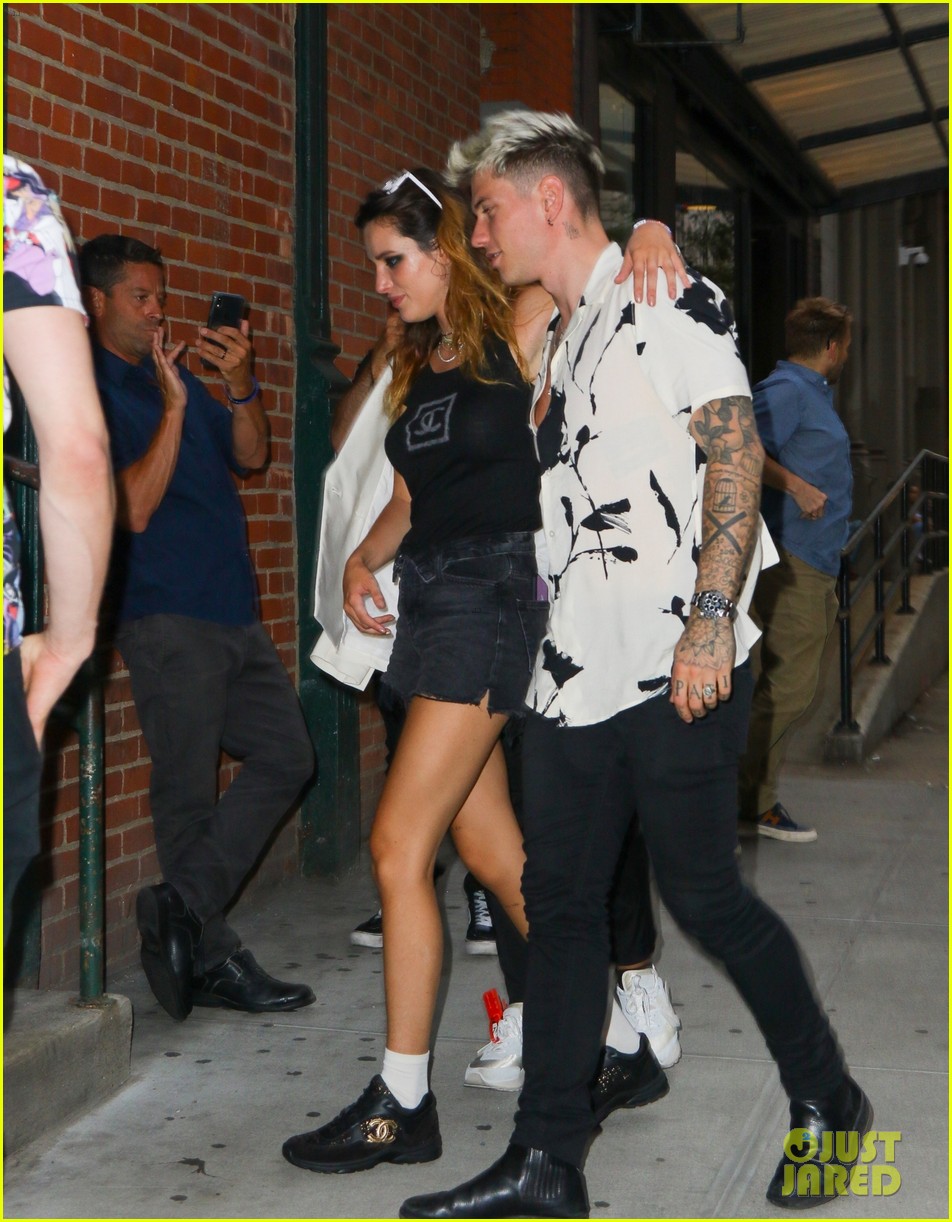 Bella Thorne Gets Support From Boyfriend Benjamin Mascolo During Book ...