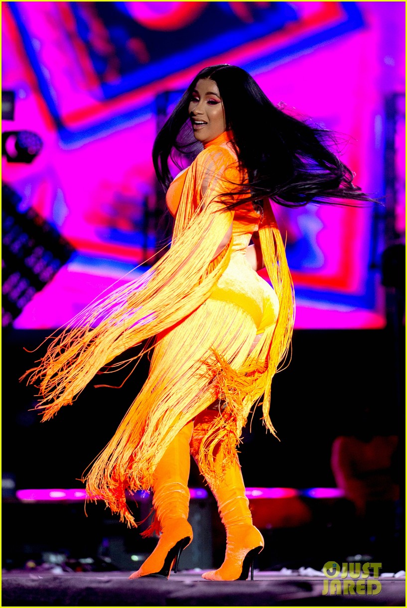 Cardi B Snatches Her Own Wig, Throws It Into the Crowd at Wireless ...