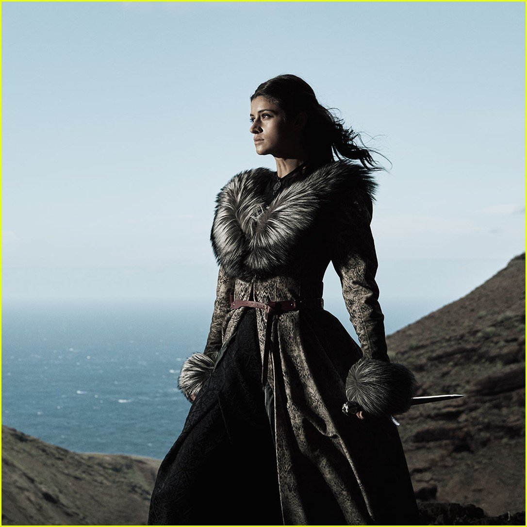 Henry Cavill Goes Blonde for 'The Witcher' - See First Look Photos ...