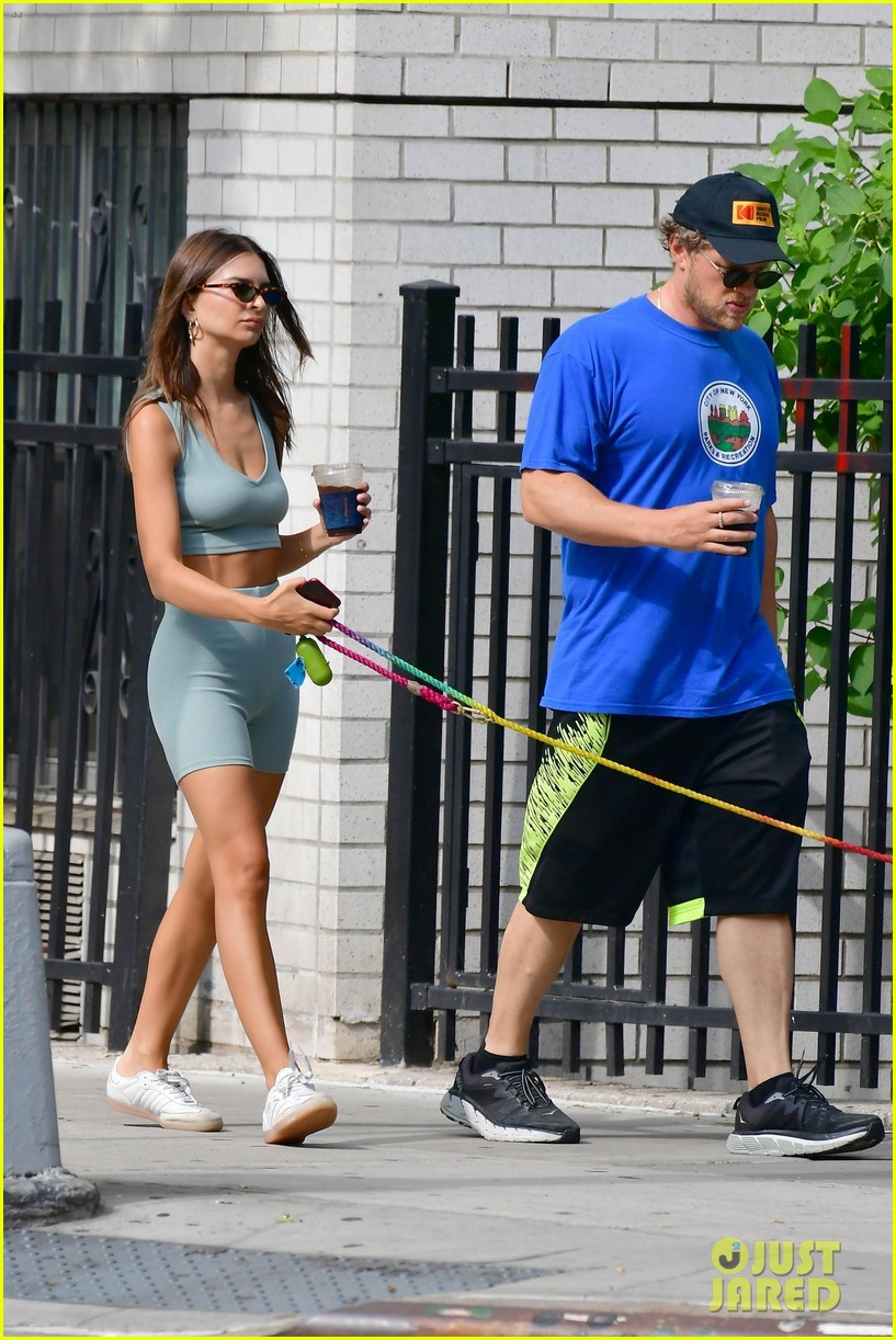 Emily Ratajkowski Wears Form-Fitting Workout Gear in NYC: Photo 4318729 ...
