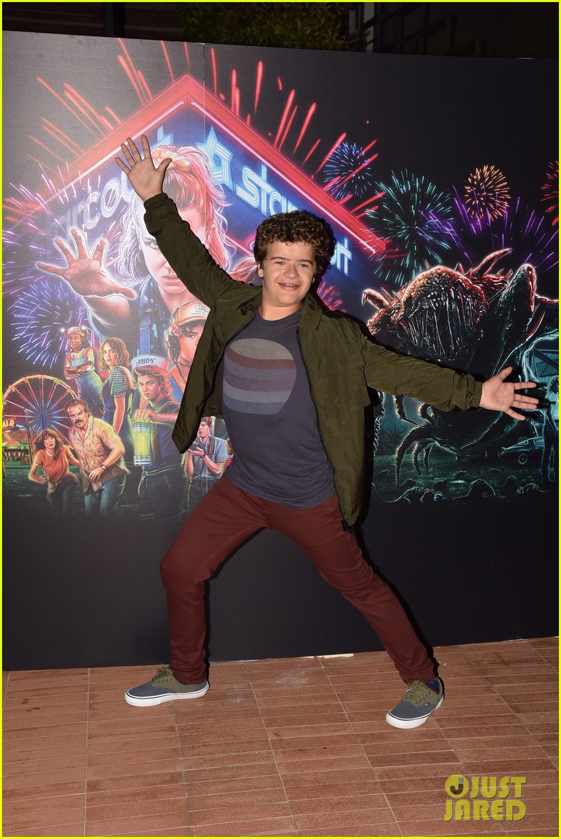 Gaten Matarazzo & Caleb McLaughlin Buddy Up at 'Stranger Things ...