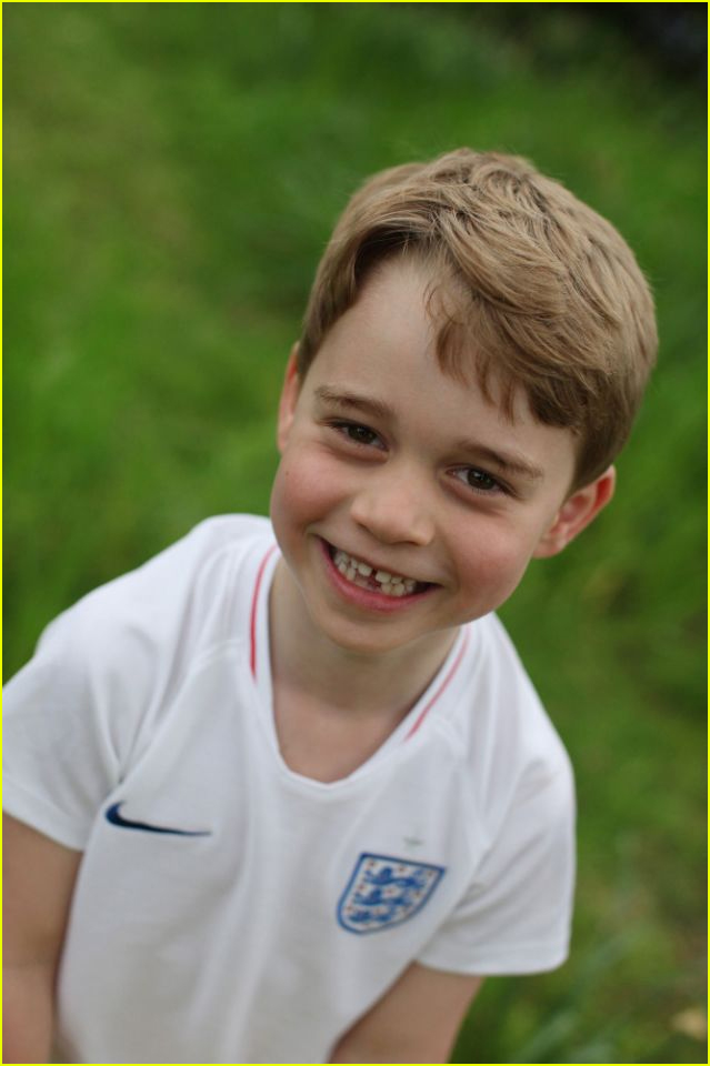 Prince George Shows Off Missing Teeth In Official 6th Birthday Photos ...