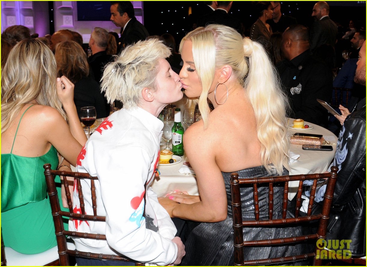 YouTube Star Gigi Gorgeous Marries Nats Getty!: Photo 4321377 | Wedding Photos | Just Jared ...