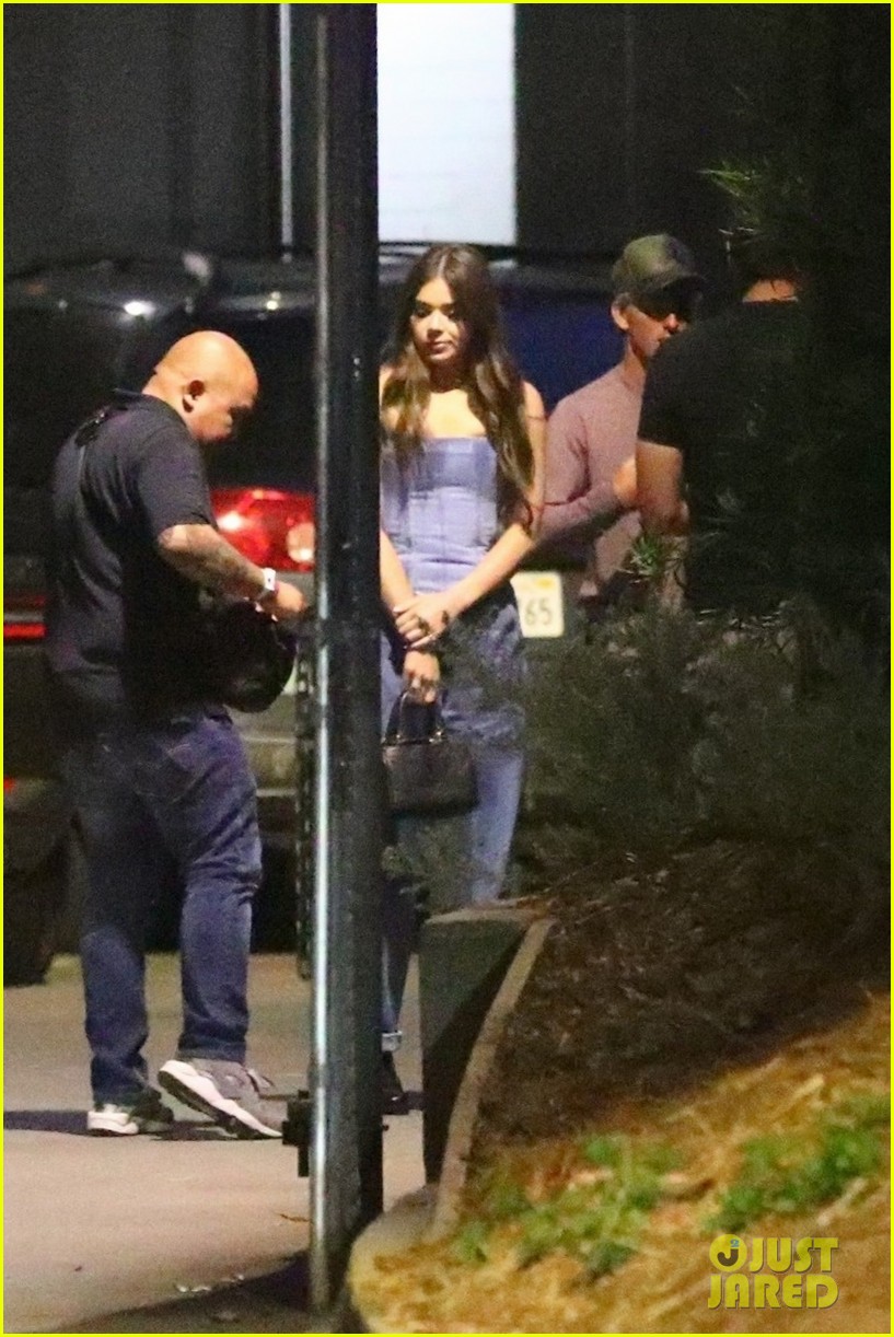 Hailee Steinfeld Sees Billie Eilish In Concert With Friends in LA ...