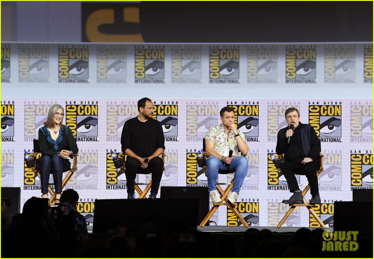 Mark Hamill Honored with Icon Award During Comic-Con Panel: Photo ...