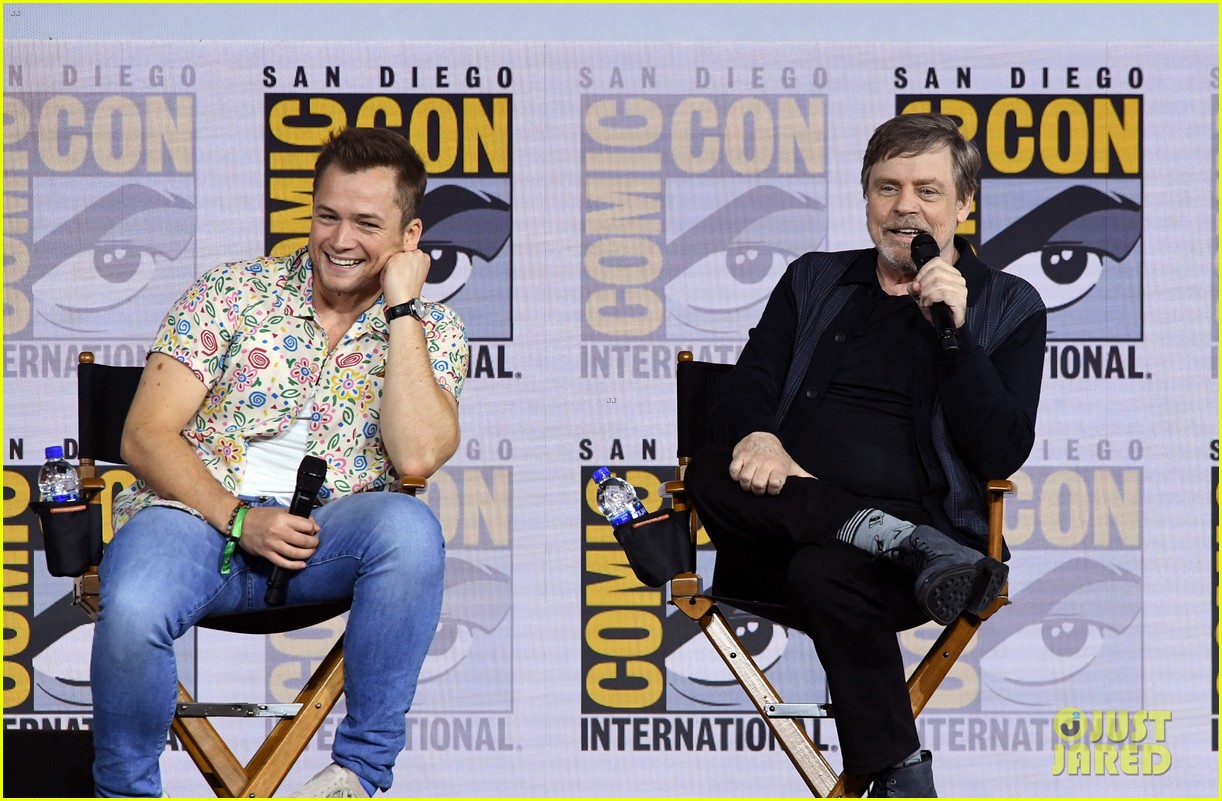 Mark Hamill Honored with Icon Award During Comic-Con Panel: Photo ...