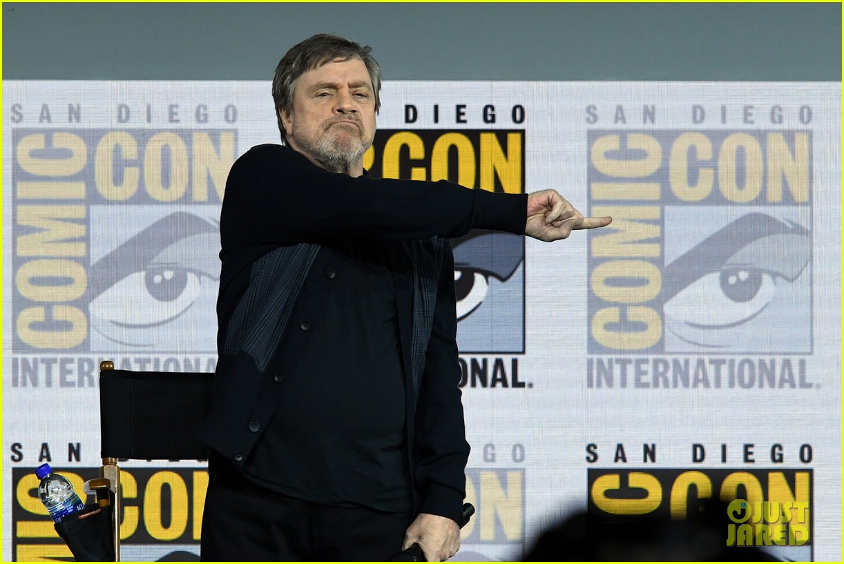 Mark Hamill Honored with Icon Award During Comic-Con Panel: Photo ...