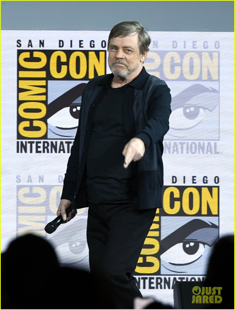 Mark Hamill Honored with Icon Award During Comic-Con Panel: Photo ...
