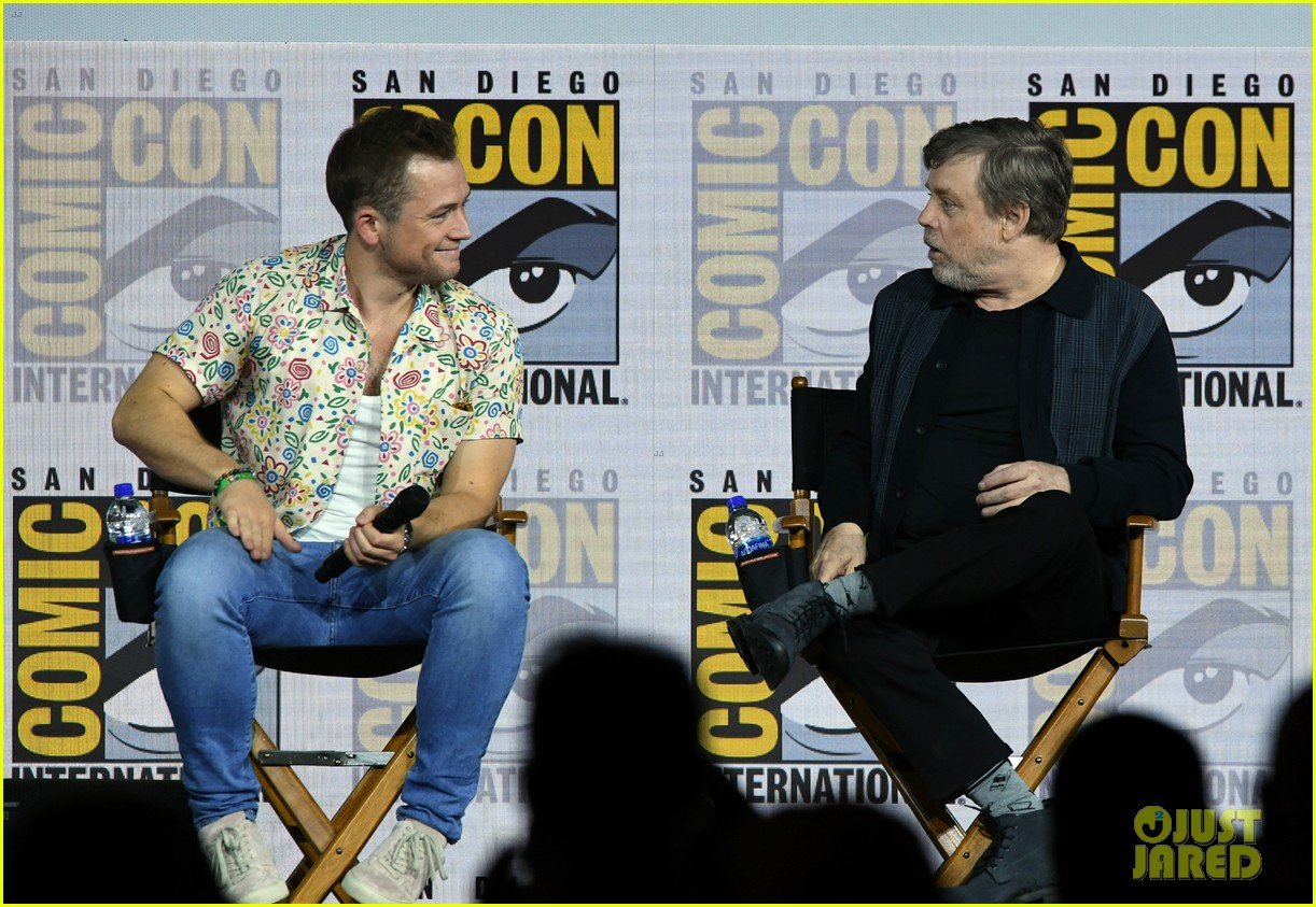 Mark Hamill Honored with Icon Award During Comic-Con Panel: Photo ...
