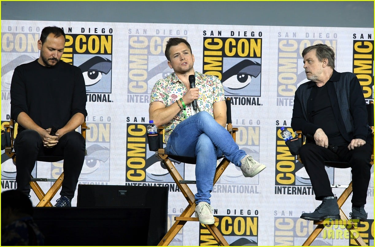 Mark Hamill Honored with Icon Award During Comic-Con Panel: Photo ...