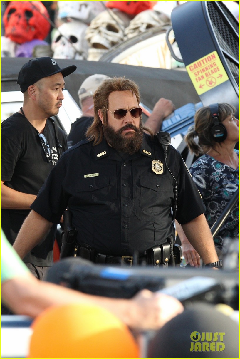 Kevin James is Unrecognizable on Set of New Movie 'Hubie Halloween ...