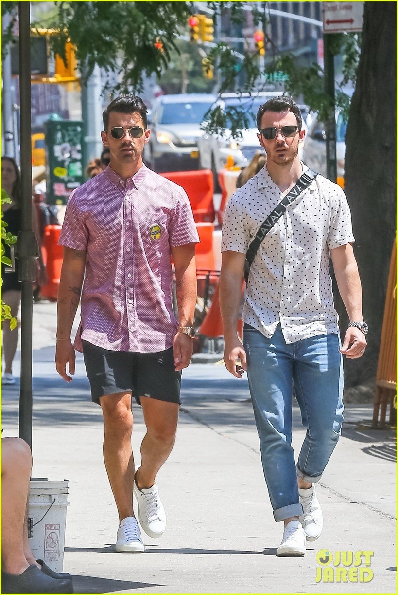 Joe & Kevin Jonas Hang in NYC While Nick Is Away in Miami: Photo ...