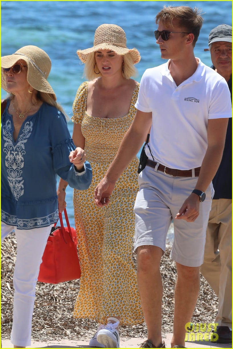 Katy Perry Hops Off Her Yacht for Day Out in Ibiza: Photo 4328024 ...
