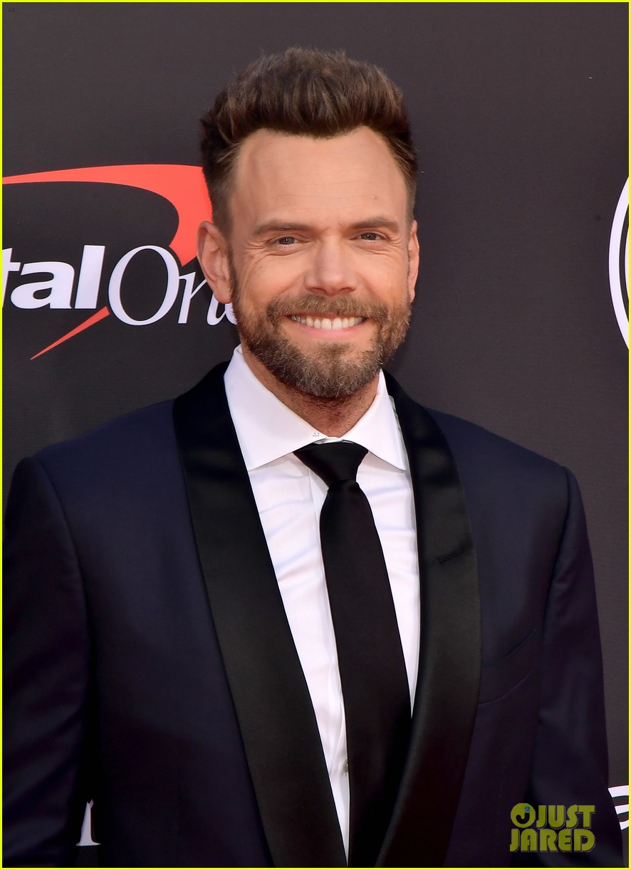 Zachary Levi & Usher Look Sharp at ESPYS 2019!: Photo 4320233 | Joel ...