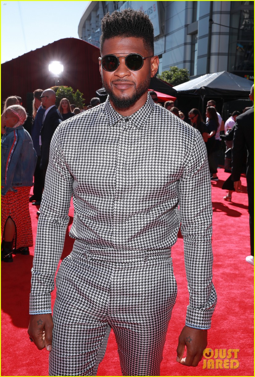 Zachary Levi & Usher Look Sharp at ESPYS 2019!: Photo 4320244 | Joel ...