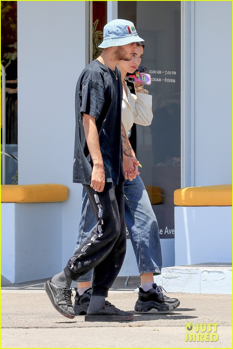 Dua Lipa & Anwar Hadid Hold Hands on a Low-Key Date!: Photo 4325511 ...