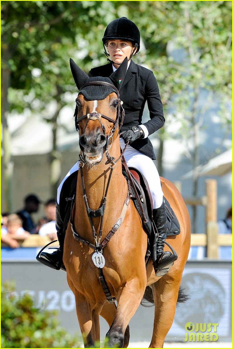Mary-Kate Olsen Shows Off Her Impressive Horseback Riding Skills While ...