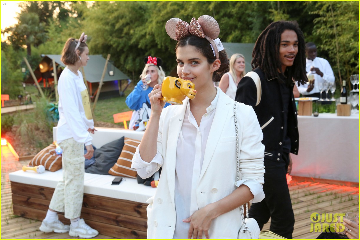 Models Take Over Disneyland Paris for Chaos Dinner!: Photo 4317332 ...