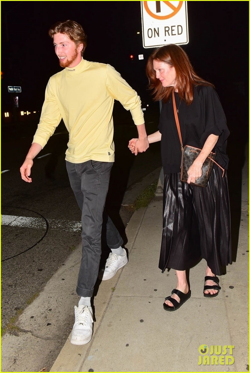 Julianne Moore & Son Caleb Freundlich Grab Dinner in Santa Monica ...