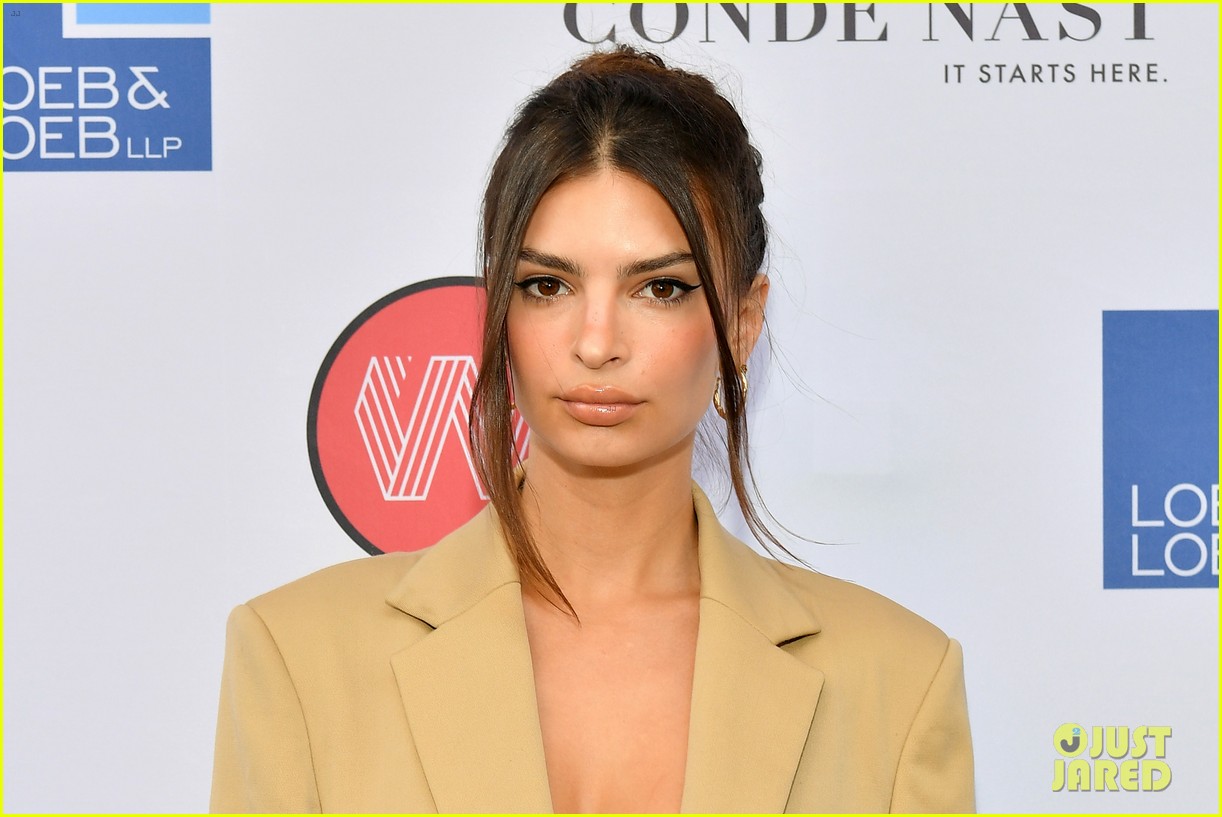 Emily Ratajkowski Wears Bra & Blazer for WrapWomen's Power Women ...
