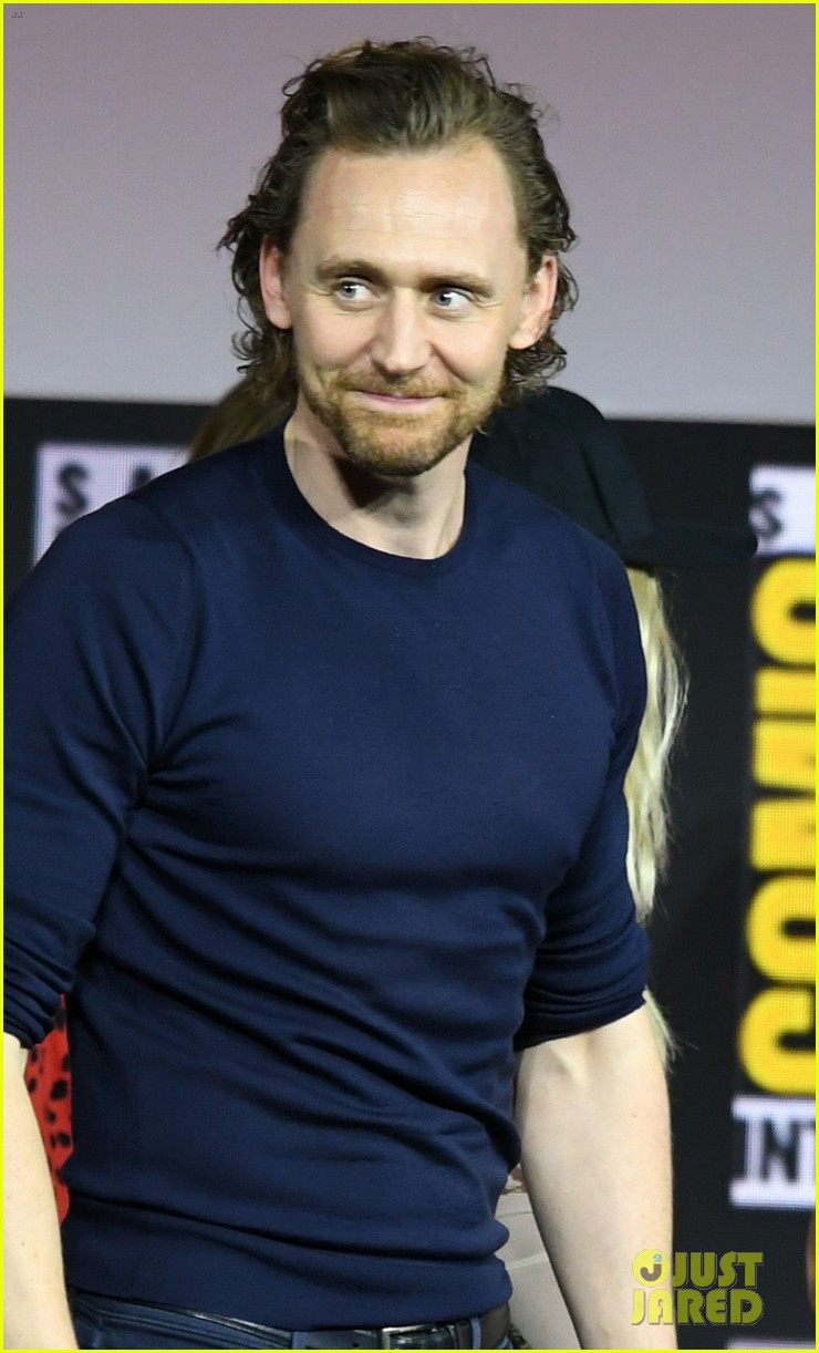 Tom Hiddleston Smirk