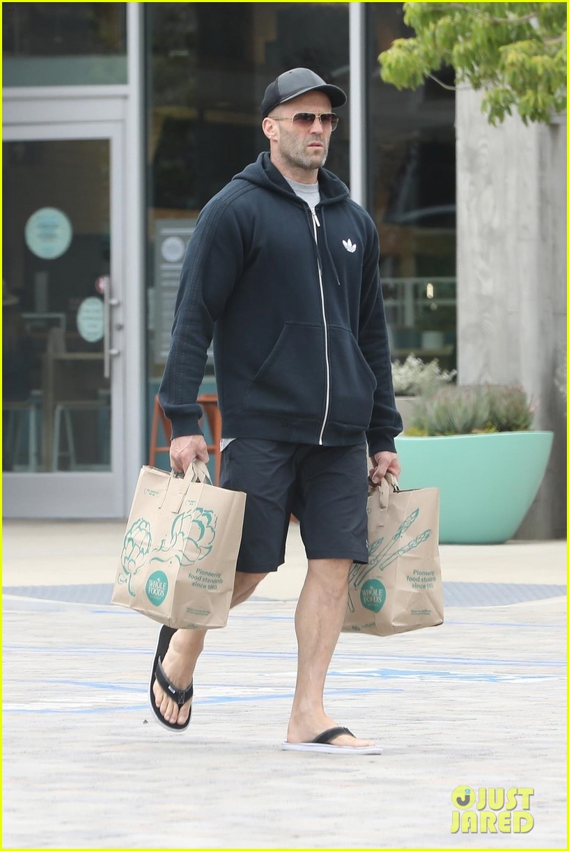 Jason Statham Picks Up Groceries in Los Angeles: Photo 4319843 | Jason ...