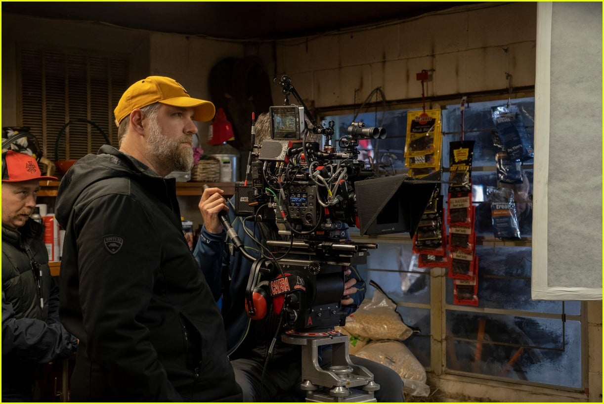 Betty Gilpin, Emma Roberts & Hilary Swank Star in 'The Hunt' - Watch ...