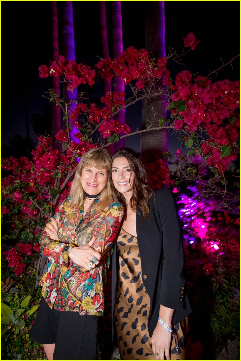 Ashley Greene & Director Catherine Hardwicke Reunite for 'Twilight ...