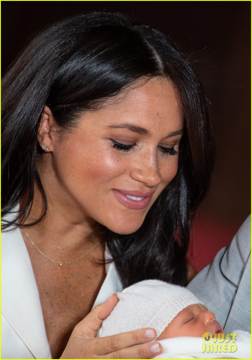 Meghan Markle & Prince Harry's Son Archie Has 'Tufts of Reddish Hair ...