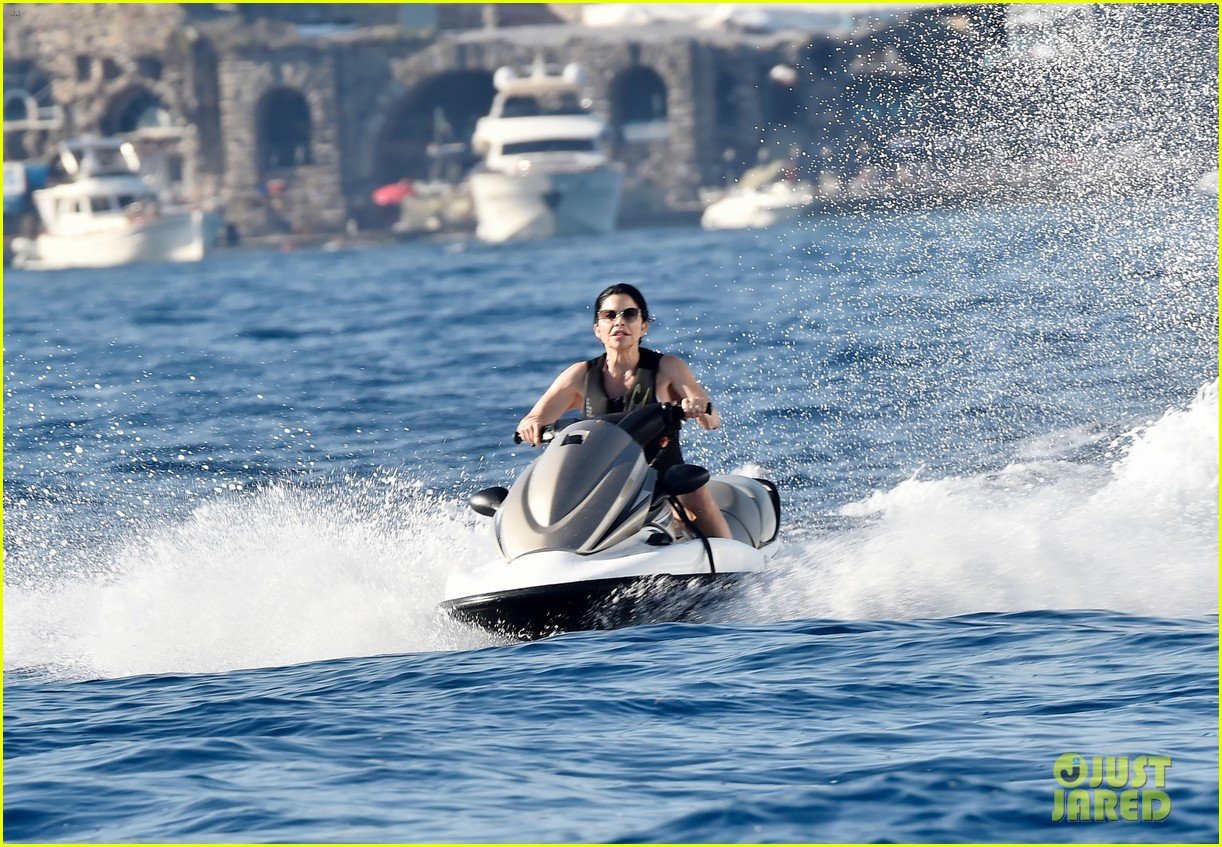 Jeff Bezos Goes Shirtless in Italy, Flaunts PDA with Girlfriend Lauren Sanchez: Photo 4333626 ...