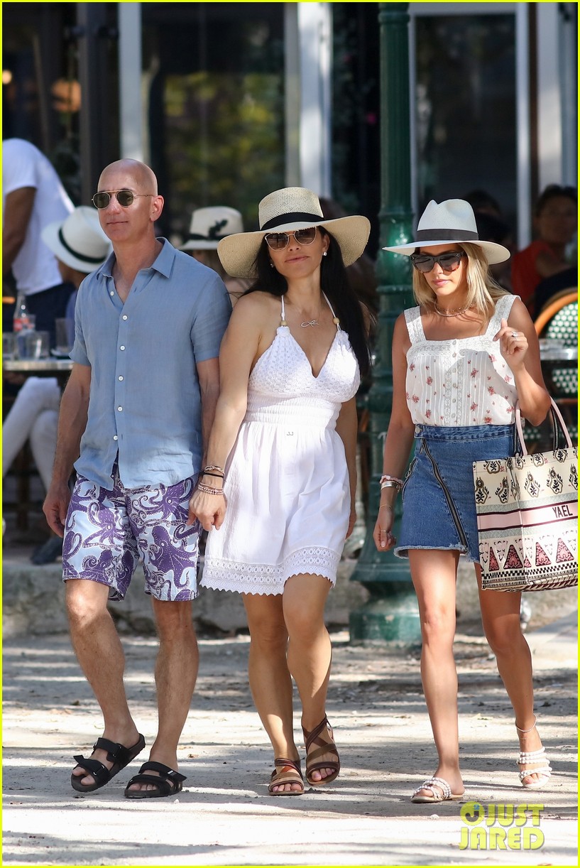 Jeff Bezos Gives Peek at Muscular Chest While on Vacation with ...