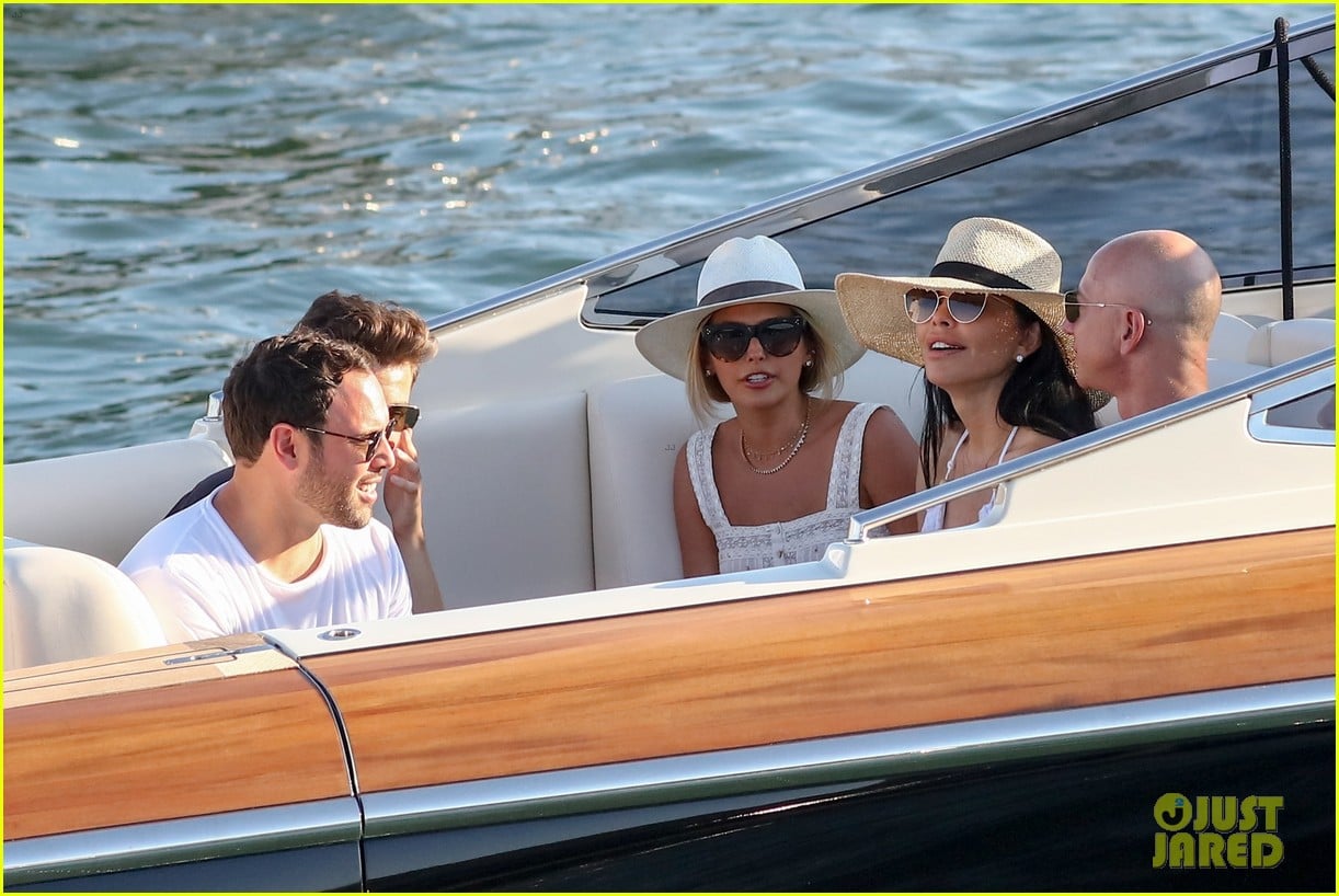 Jeff Bezos Gives Peek at Muscular Chest While on Vacation with ...