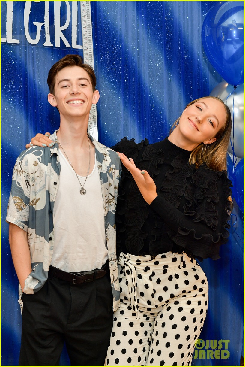 Netflix's 'Tall Girl' Cast Teams Up for Photo Call - See the Pics ...