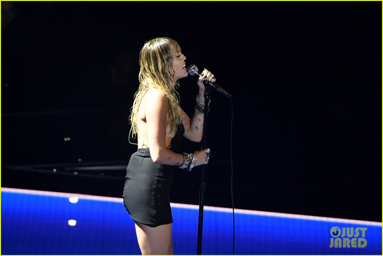 Miley Cyrus Gives Emotional Performance of 'Slide Away' at MTV VMAs ...