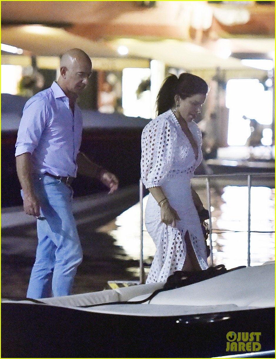 Amazon CEO Jeff Bezos & Girlriend Lauren Sanchez Head to Dinner with ...