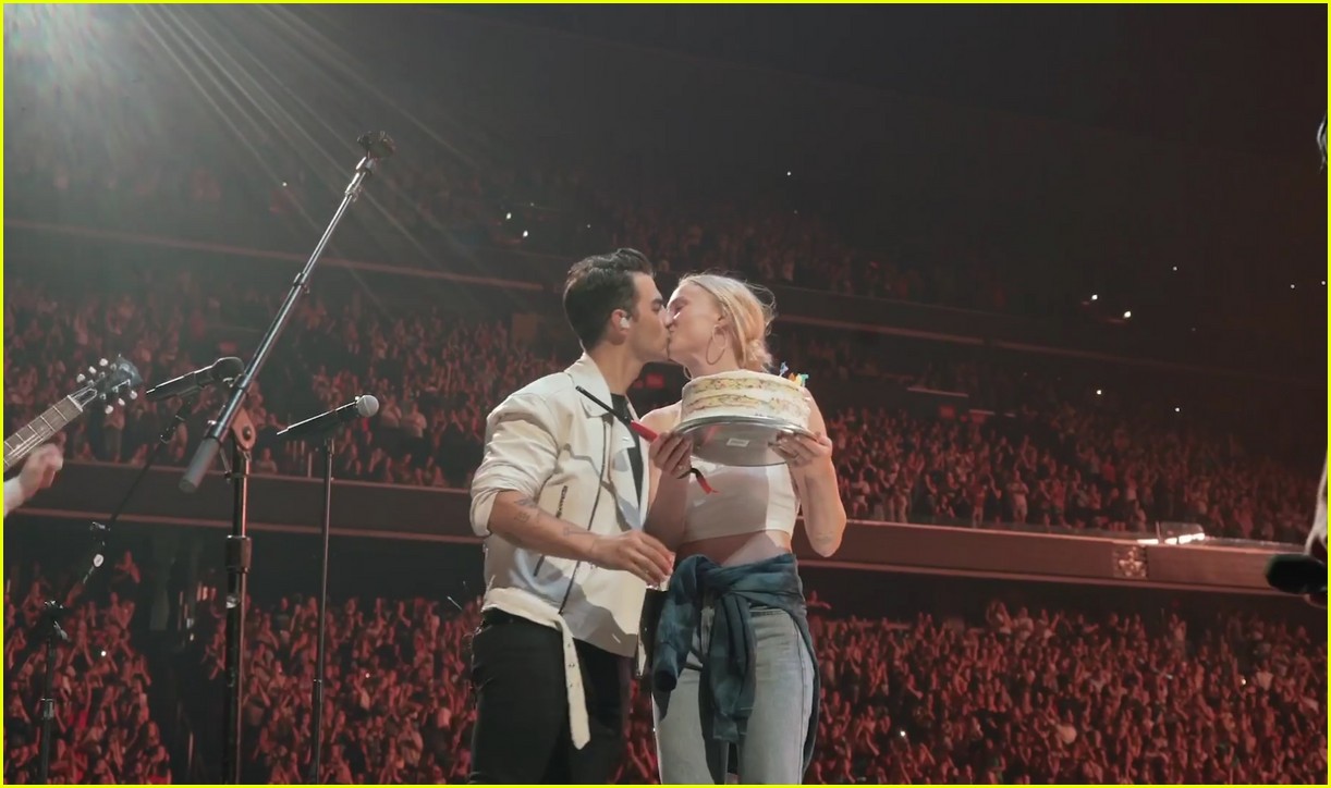 Sophie Turner Presents Joe Jonas with a Birthday Cake on Stage at Jonas Brothers Concert (Video ...