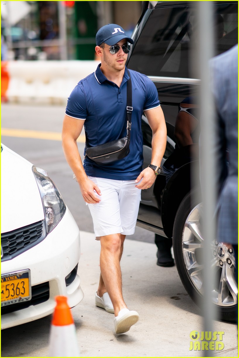 Nick Jonas' Buff Biceps Are On Display Ahead of Golf Game: Photo ...