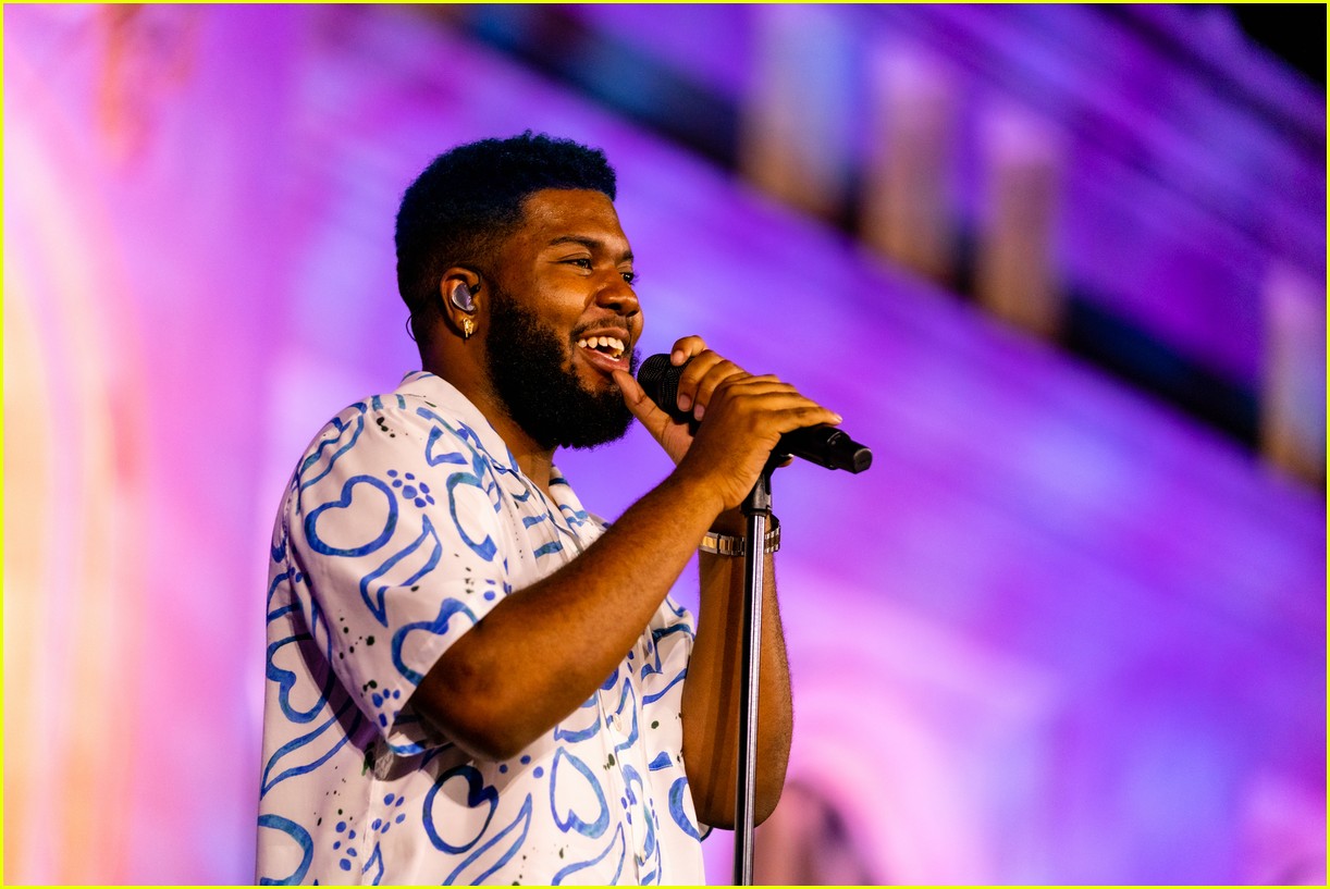 Khalid Performs at Apple Music's Up Next Live: Photo 4339893 | Photos ...