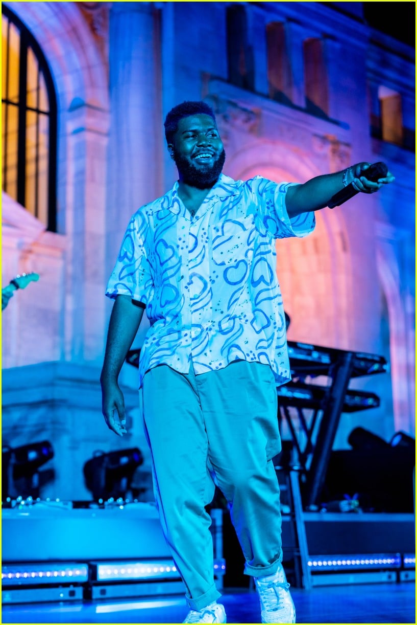 Khalid Performs at Apple Music's Up Next Live: Photo 4339921 | Pictures ...