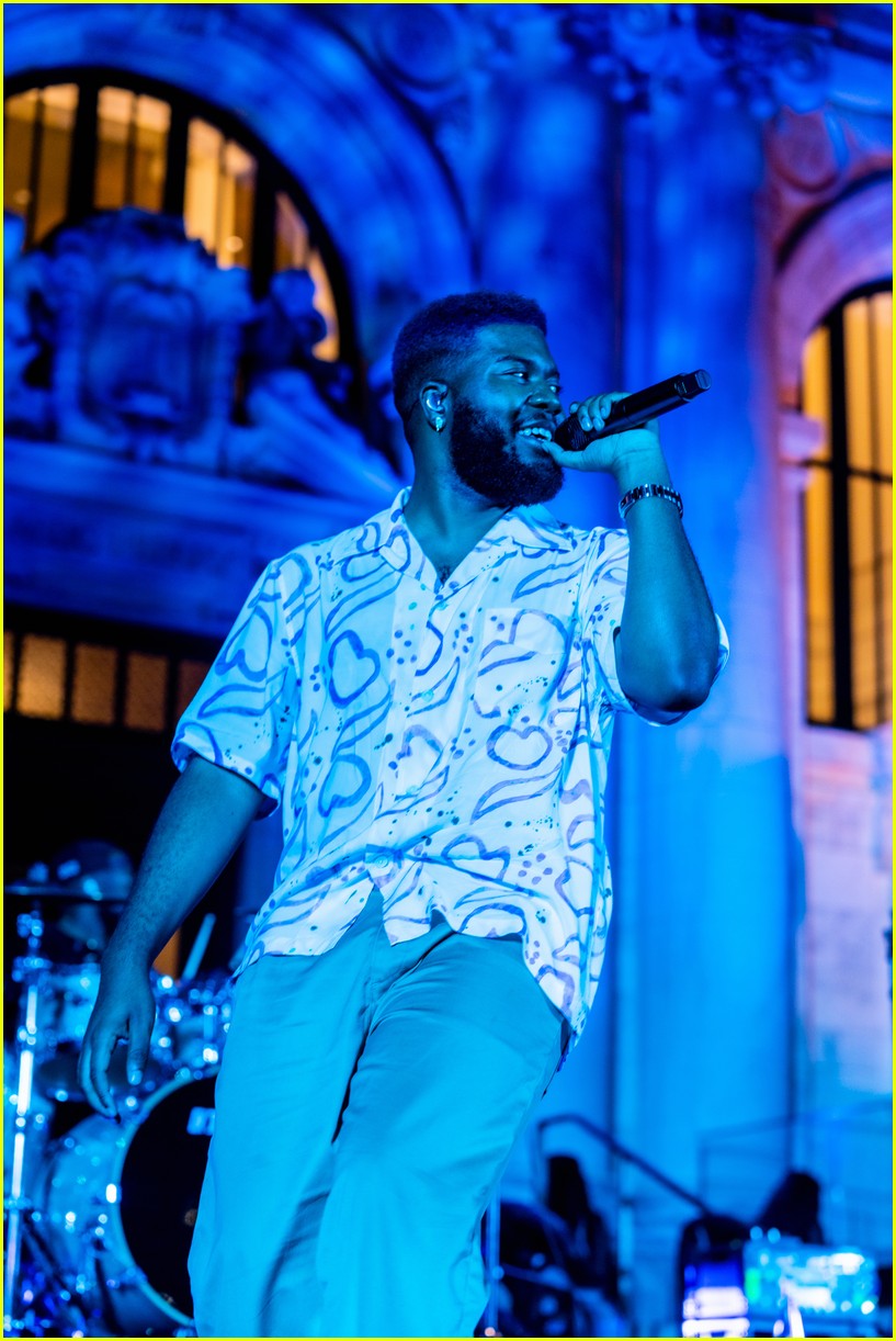 Khalid Performs at Apple Music's Up Next Live: Photo 4339922 | Photos ...