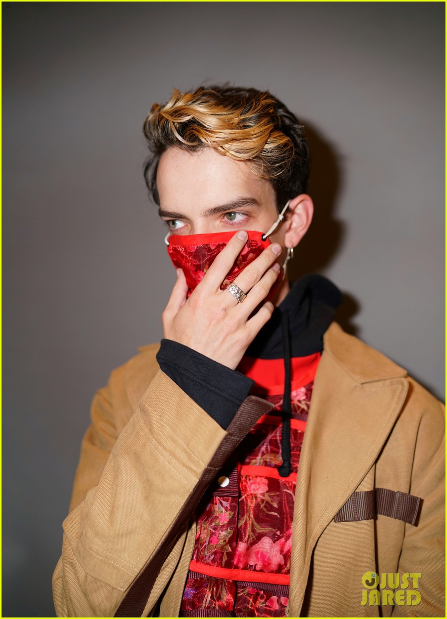 Kodi Smit-McPhee Travels Down to Lima for Comic-Con!: Photo 4333054 ...