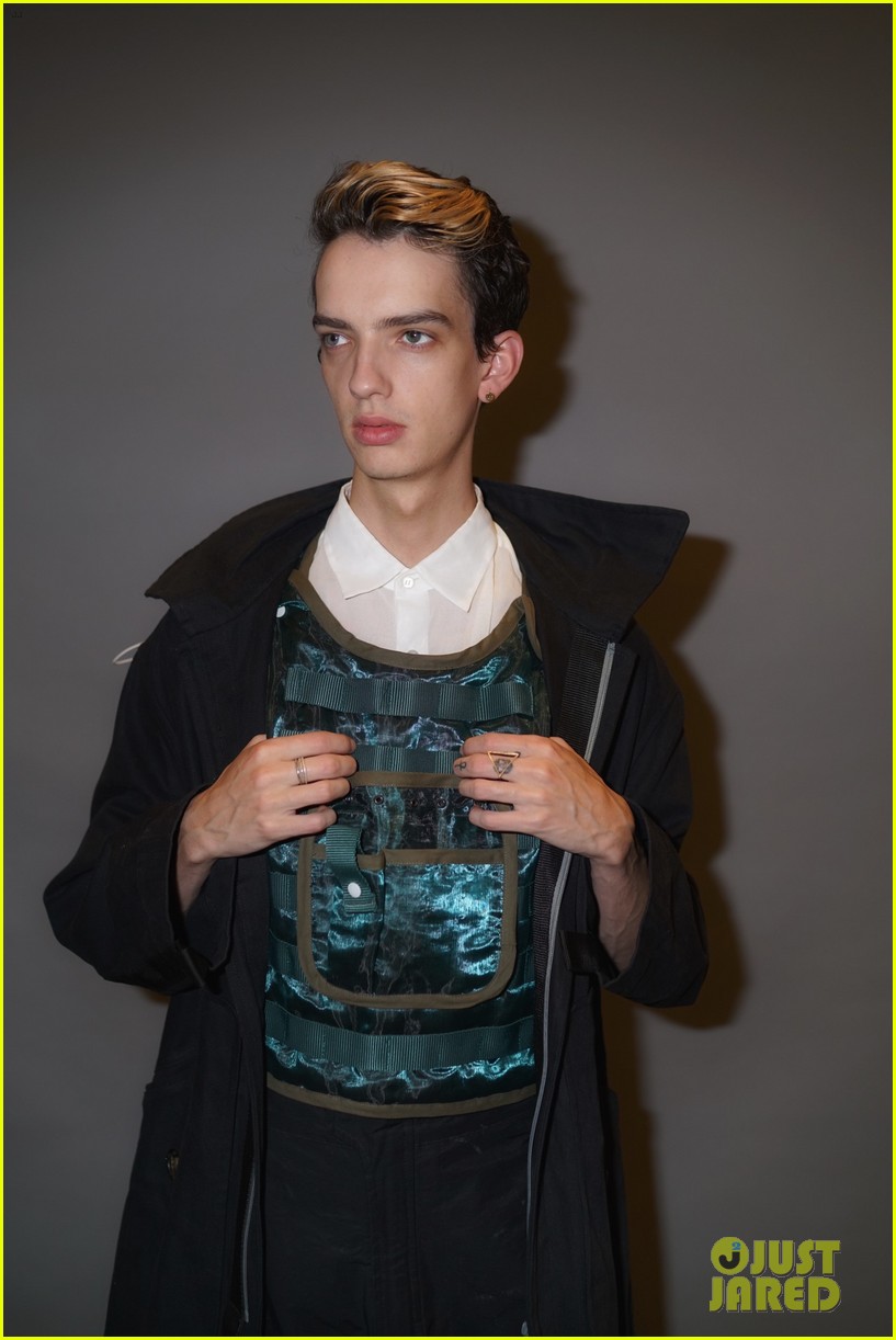 Kodi Smit-McPhee Travels Down to Lima for Comic-Con!: Photo 4333059 ...
