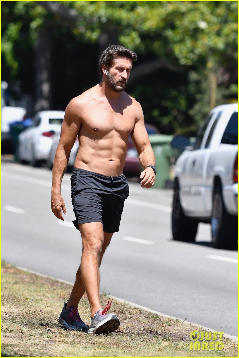 Jonathan LaPaglia Looks So Hot on Shirtless Jog!: Photo 4331894 | Jonathan LaPaglia, Shirtless ...